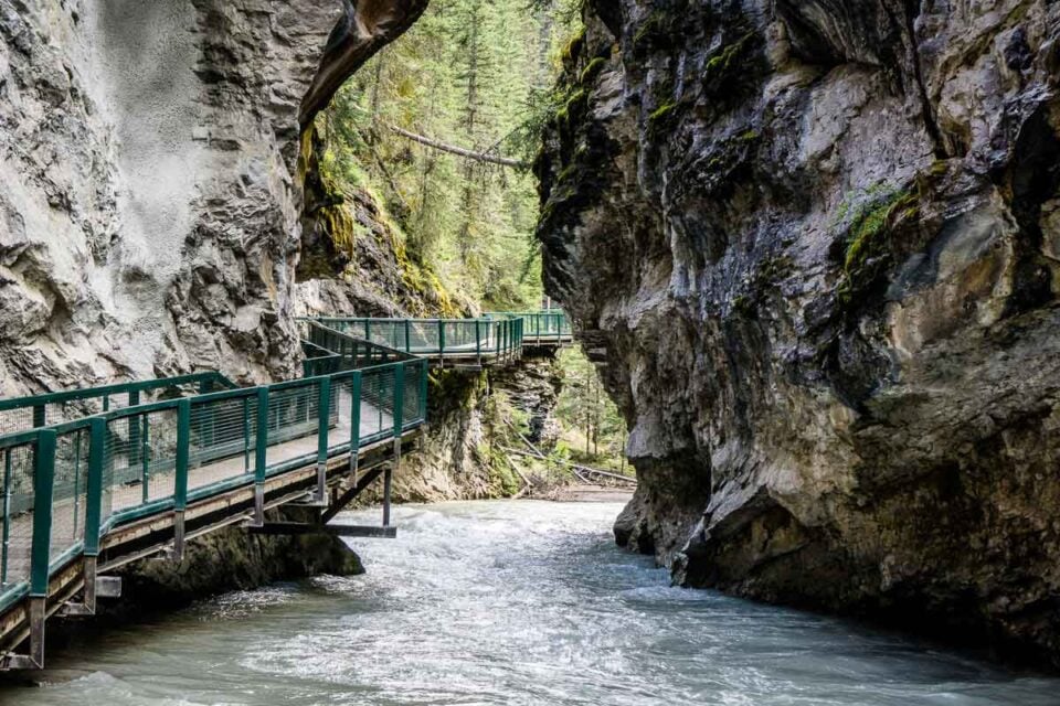 What to Wear Hiking in Banff: Shoes, Layers & Tips - Travel Banff Canada