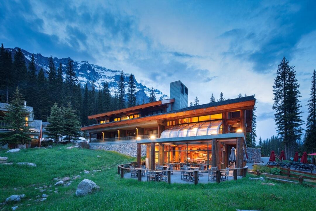 15 Ways to Get to Moraine Lake in 2023 - Travel Banff Canada