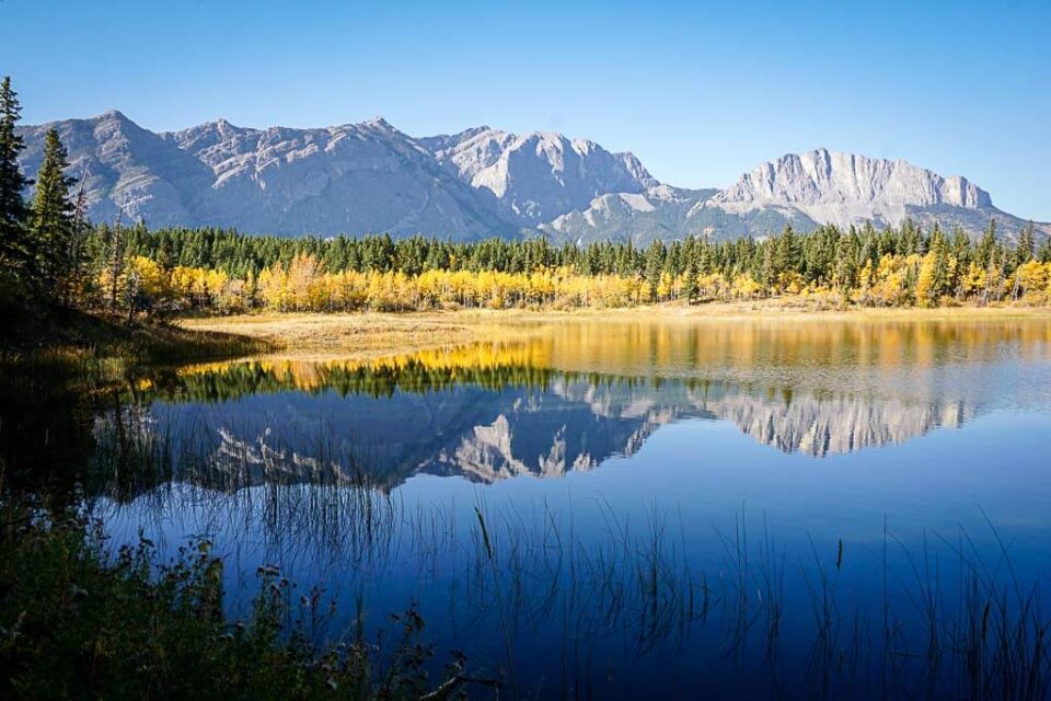 Middle Lake Interpretive Trail in Kananaskis - Travel Banff Canada