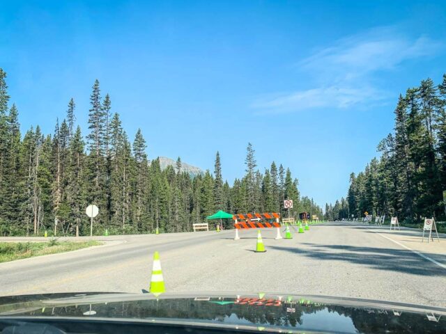 Moraine Lake Parking (Everything You NEED to Know) - Travel Banff Canada