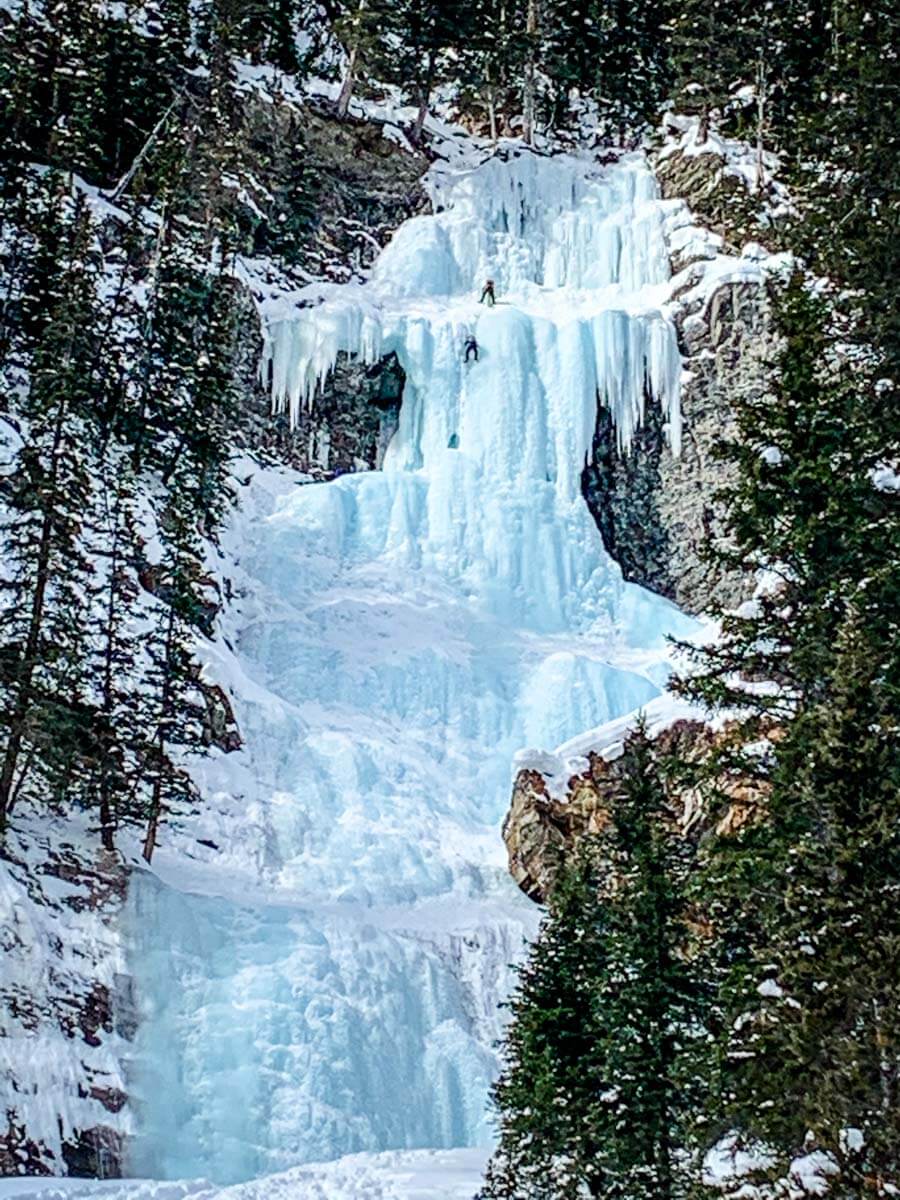 Best Lake Louise Snowshoe Trails - Travel Banff Canada