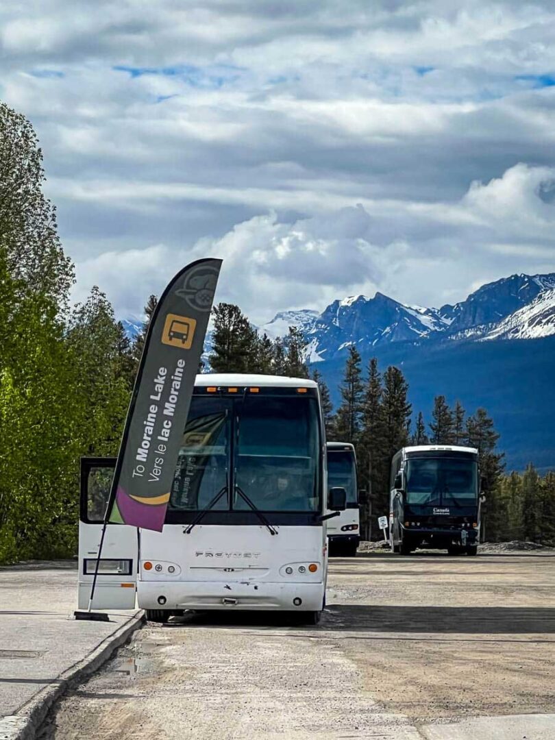 Moraine Lake Parking (Everything You NEED to Know) - Travel Banff Canada
