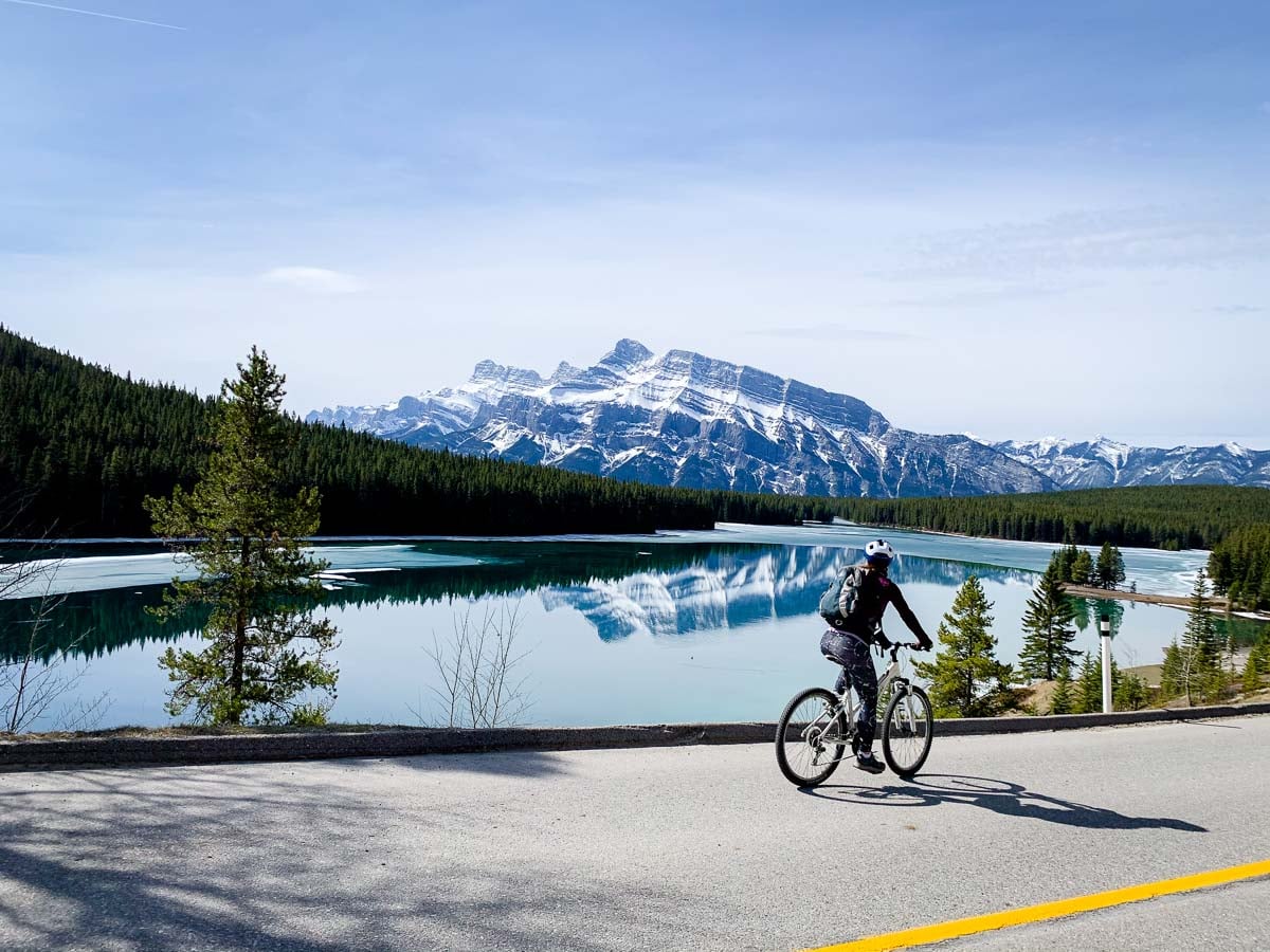 When Do Banff Lakes Thaw? Lake Louise, Moraine Lake, Lake Minnewanka ...